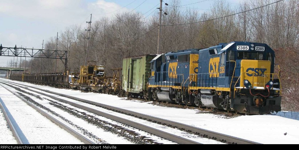 CSX 2385 (slug) and 6985 (mother) on a CWR train